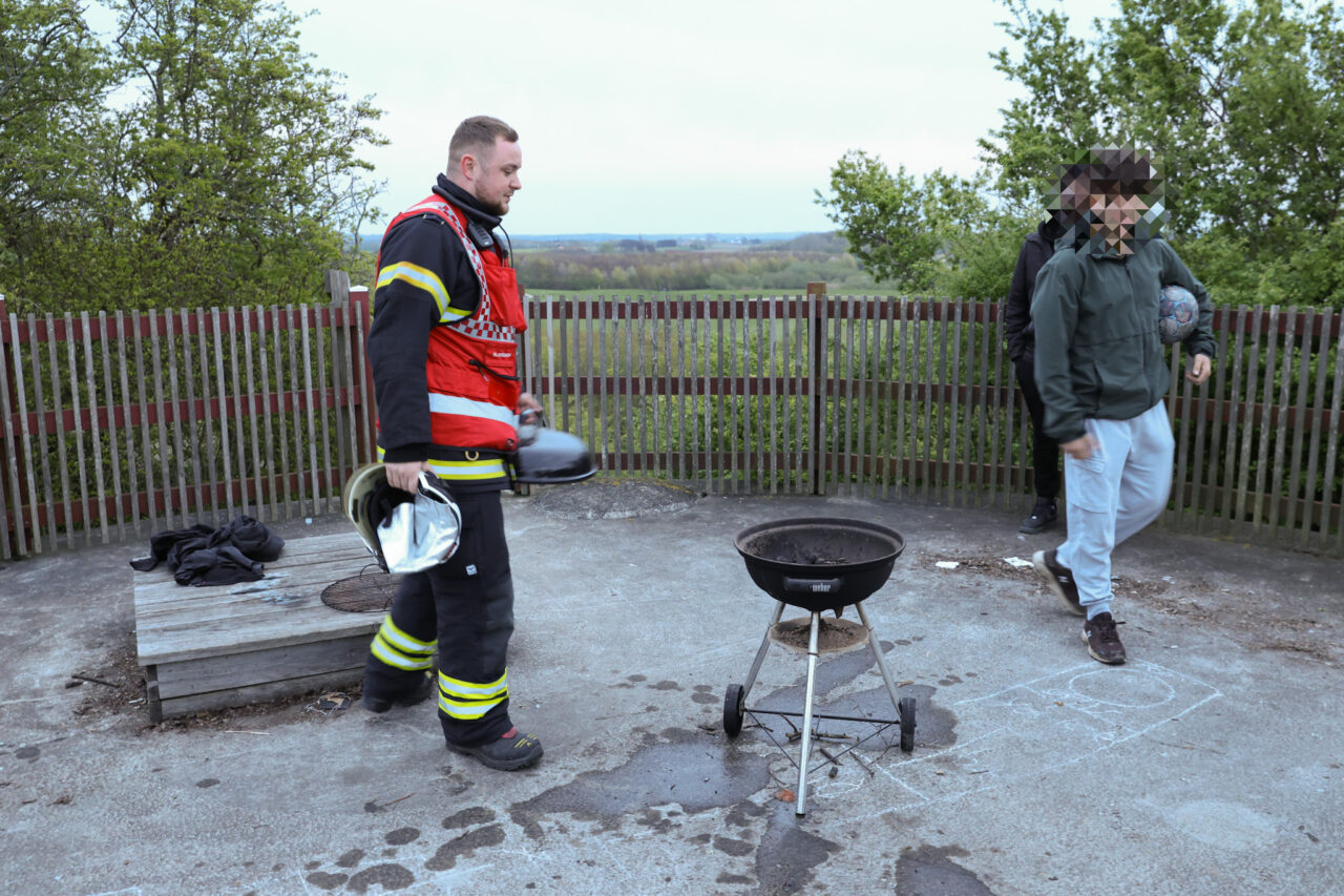 Unges brug af grill sendte brandvæsnet til Fælleden – Holbaekonline.dk Unges brug af grill sendte brandvæsnet til Fælleden – Holbaekonline.dk